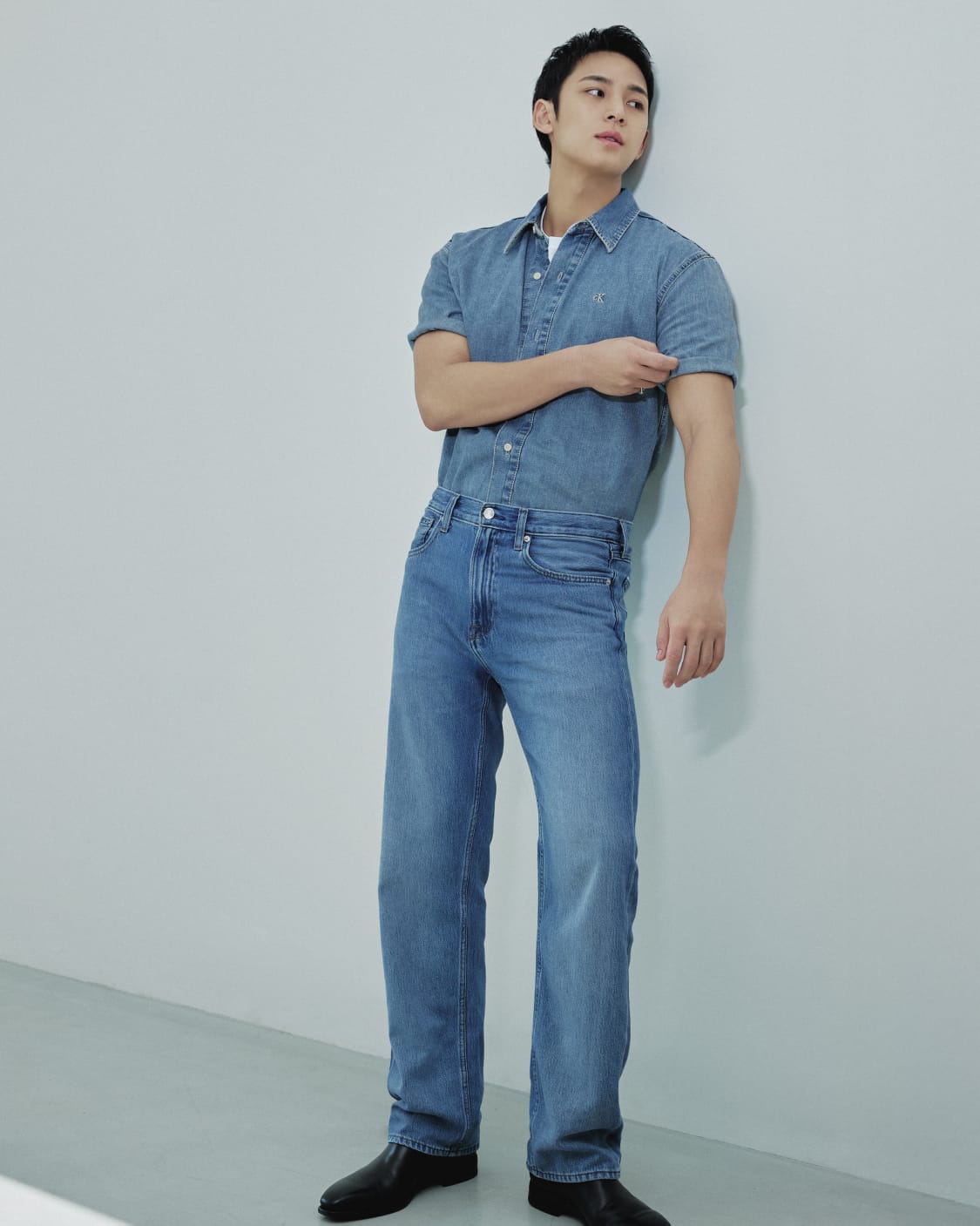 MINGYU (SEVENTEEN) posa em novas fotos para campanha de Calvin Klein ...