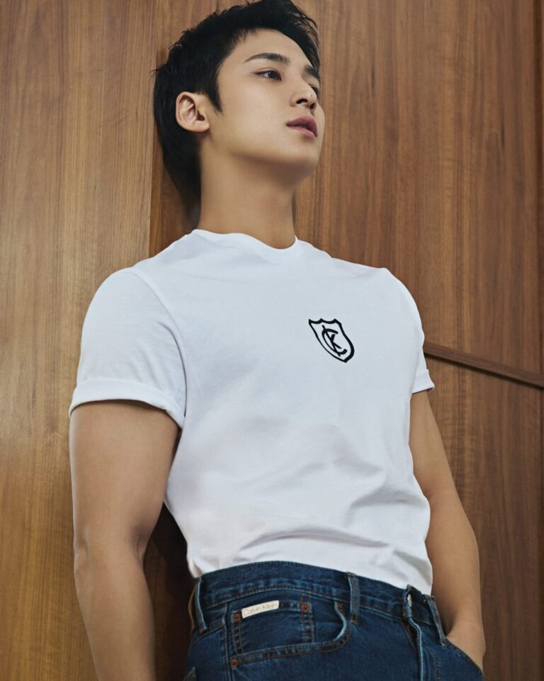 MINGYU (SEVENTEEN) posa em novas fotos para campanha de Calvin Klein ...